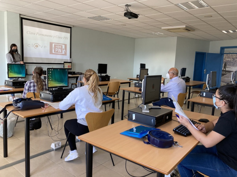 Taller de informática en el proyecto Lachó Drom - Ataretaco